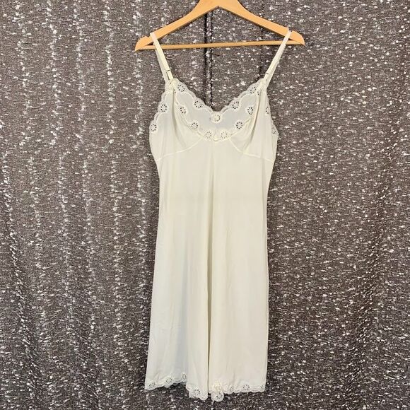 UNIONMADE | Intimates & Sleepwear | Vintage Ilgwu Union Made White Lace ...